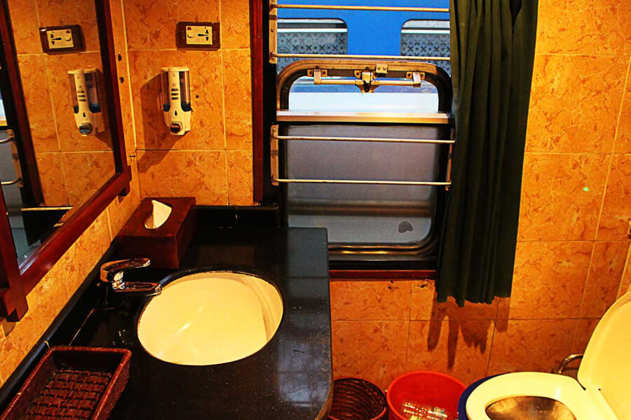 Victoria Express train Hanoi to Sapa | A21 Tours